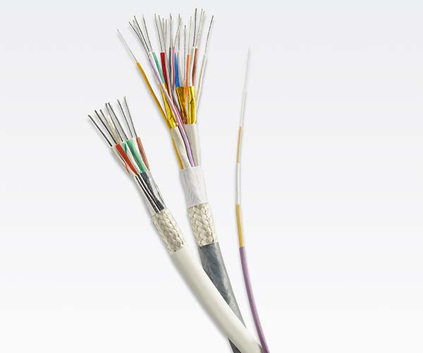 GORE® USB Cables for Defense Land Systems | 日本ゴア